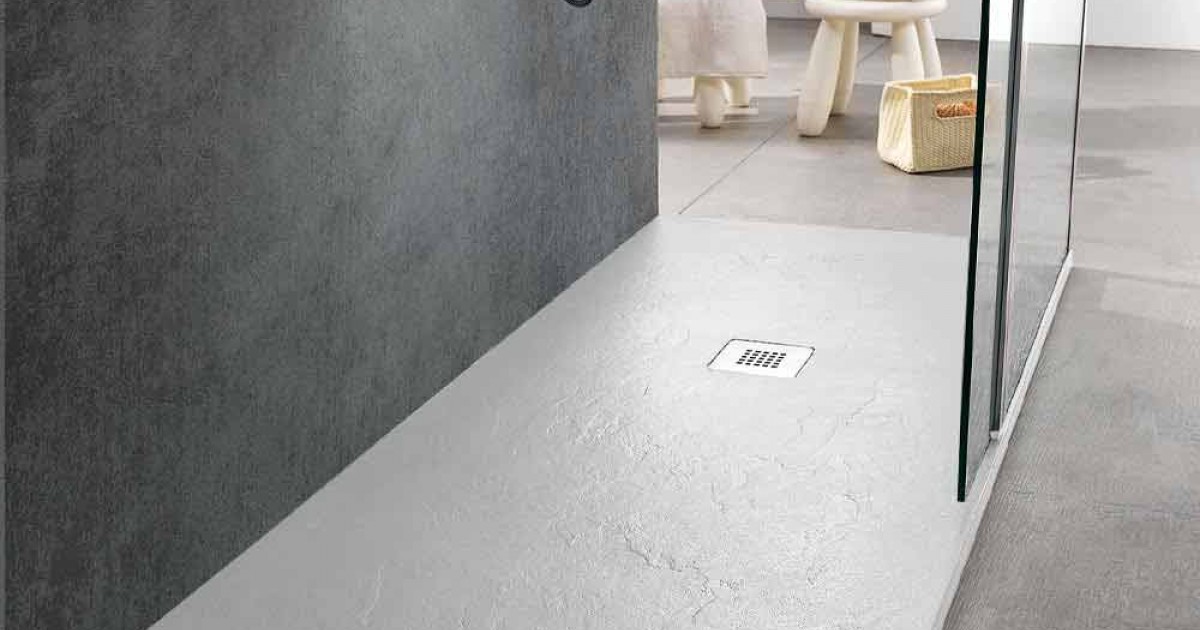 Douchebak in wit leisteeneffect Afwerking met afvoer