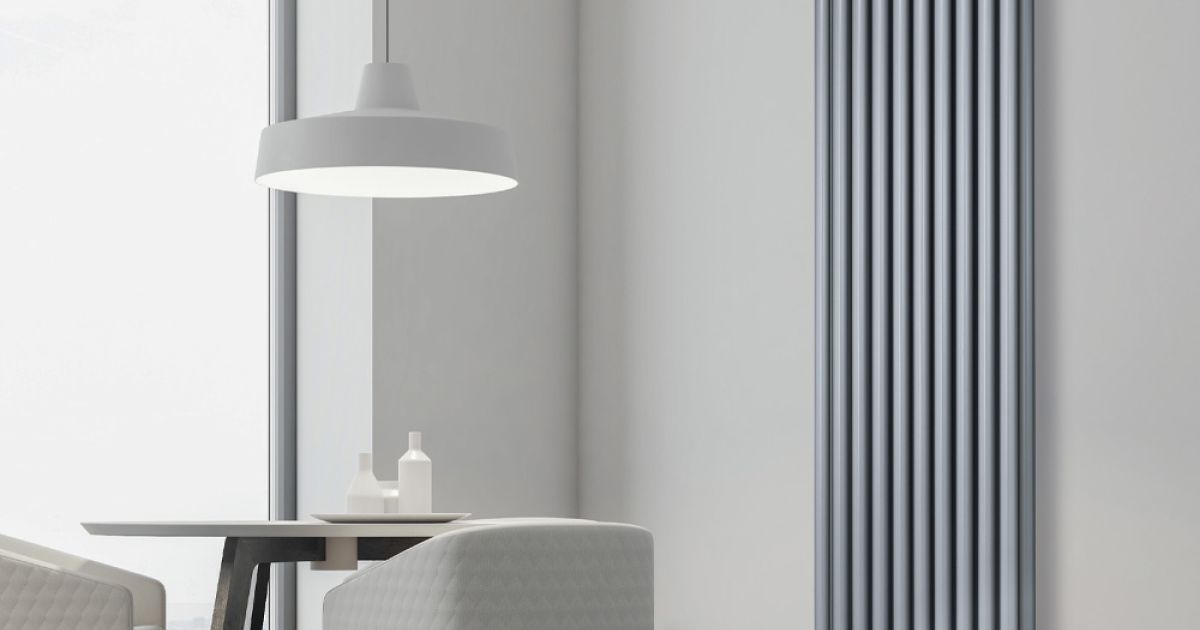 Hydraulische radiator met collectoren en verticale buizen